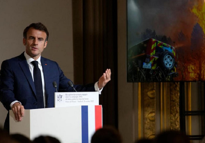 Feux de forêt : le plan de Macron pour améliorer la lutte contre les ...